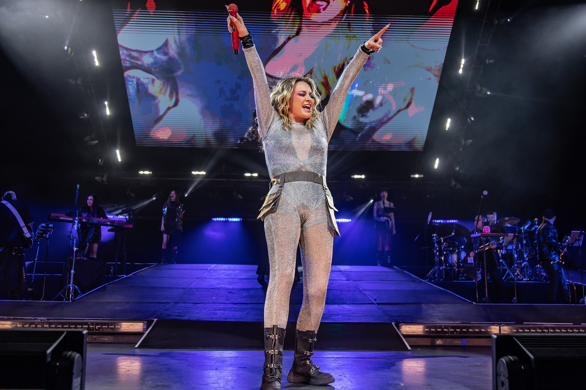 MARÍA JOSÉ EXTIENDE SU GIRA